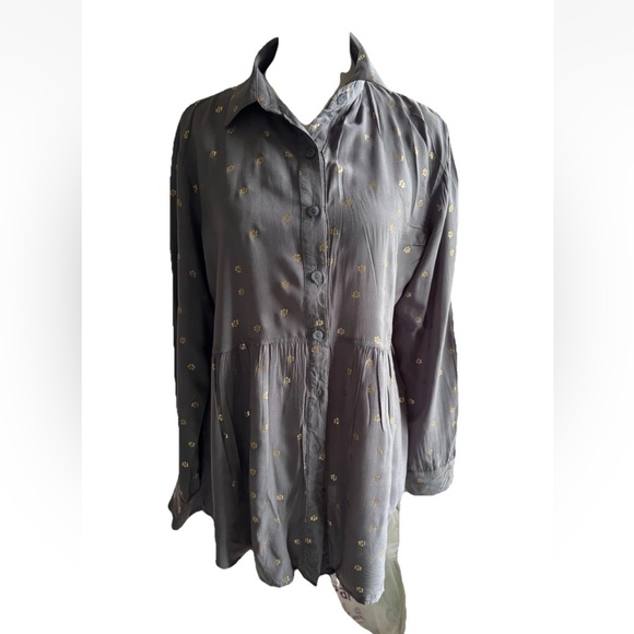 Solitaire | Tops | Solitaire Gray Buttondown Shirt With Gold Accents ...